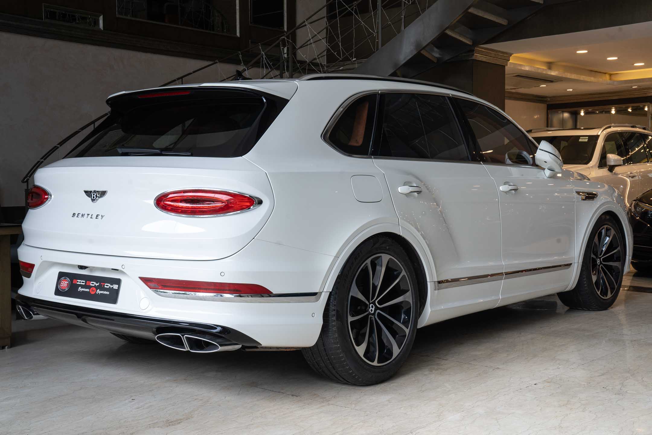 BENTLEY BENTAYGA V8 Facelift - Big Boy Toyz