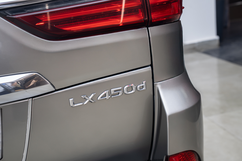 Lexus LX450d - Big Boy Toyz