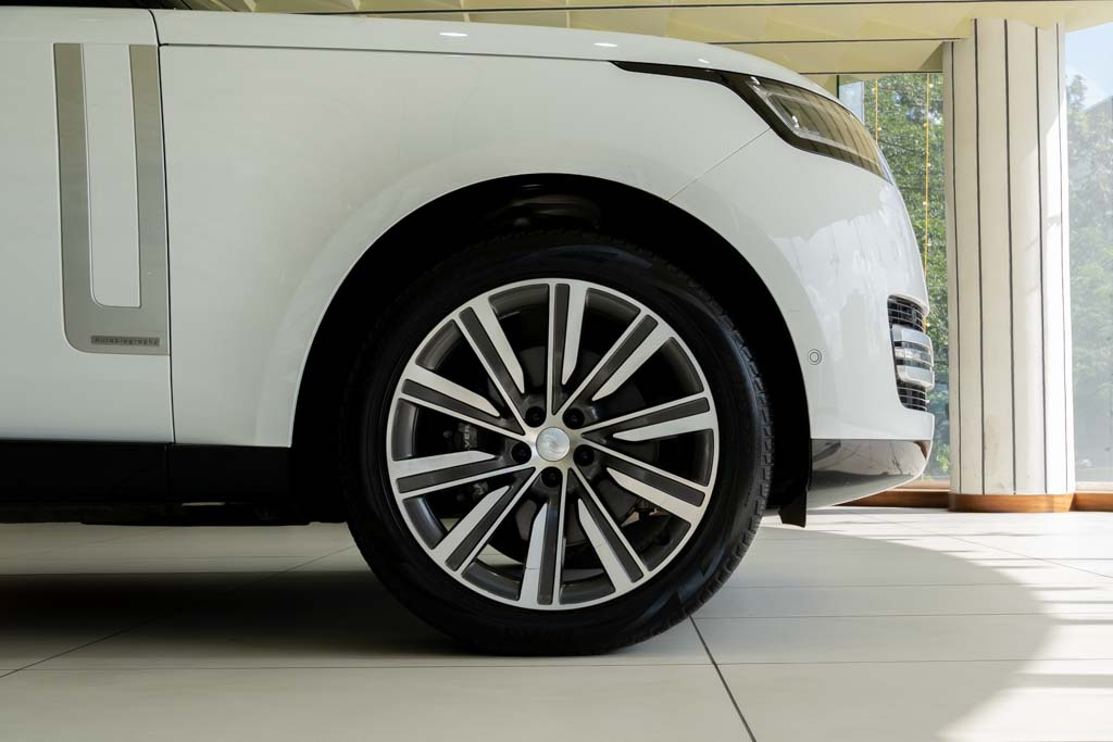 Range Rover P400 LWB Autobiography - Big Boy Toyz